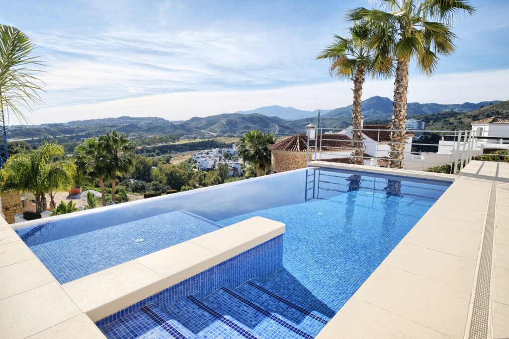 New build modern villa in a gated community | MARBELLASKYCORP